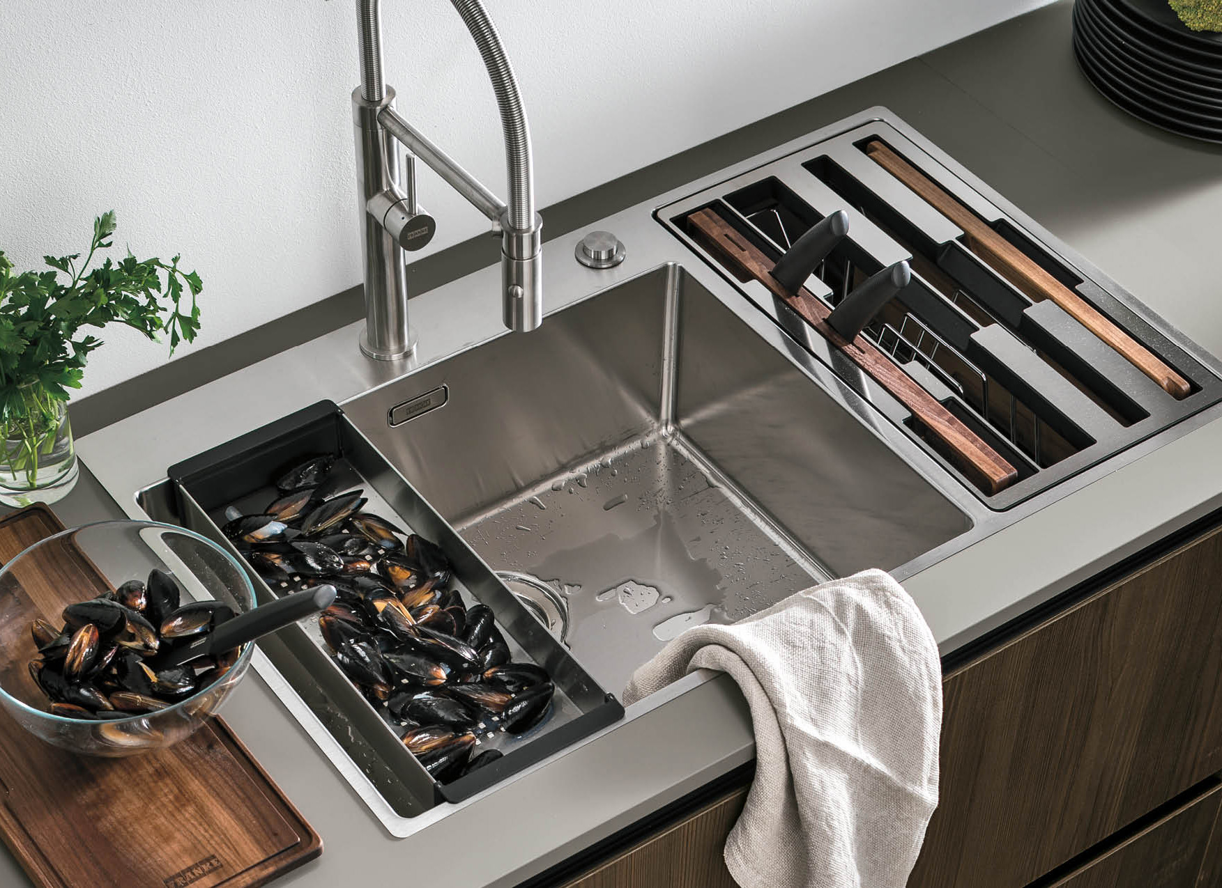 Come pulire il lavello della cucina | Stosa Cucine